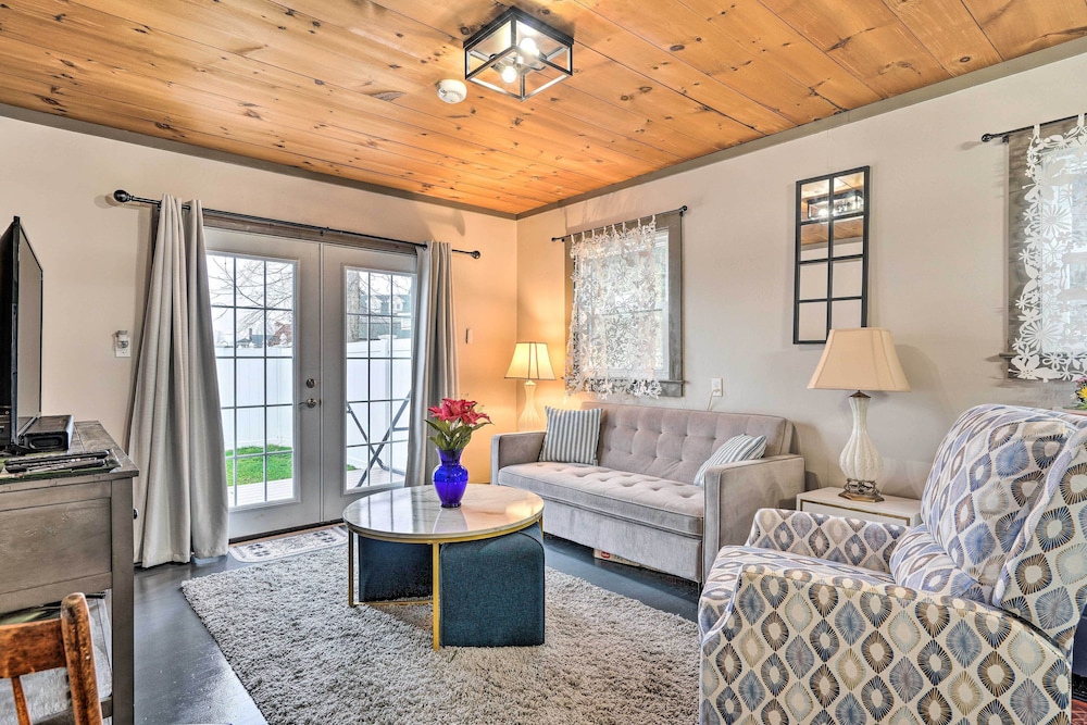 Bemus Point Vintage Suite W/ Soaking Tub & Kitchen - Bemus Point, NY