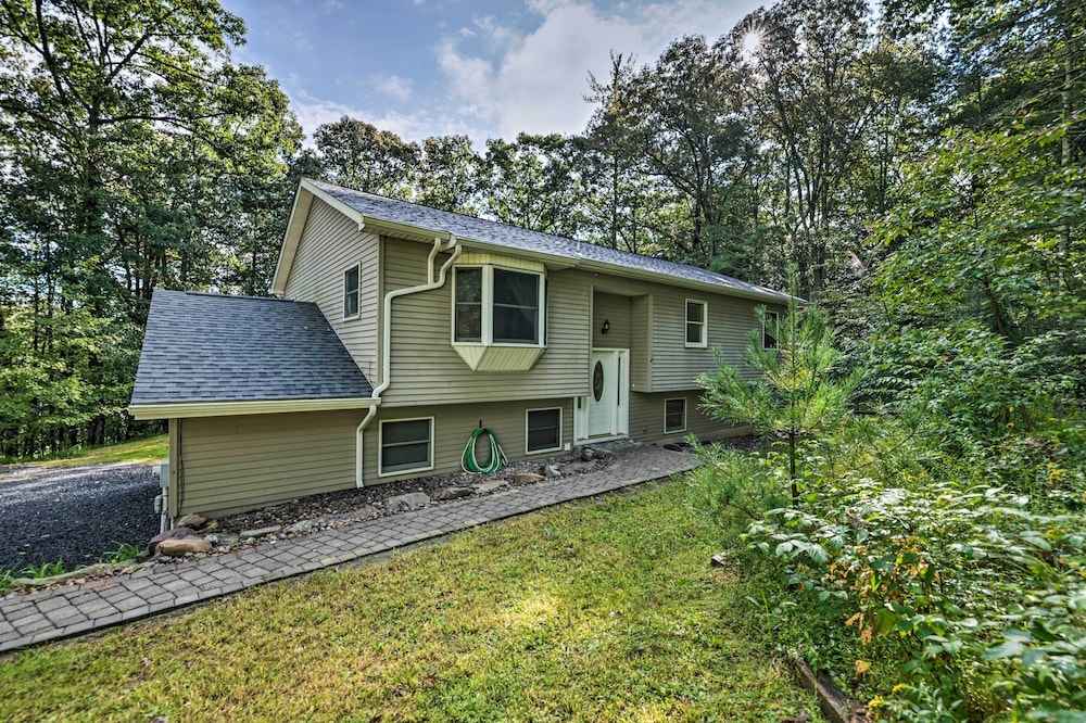 Gazebo & Yard: Stroudsburg Home In Poconos - Tannersville, PA