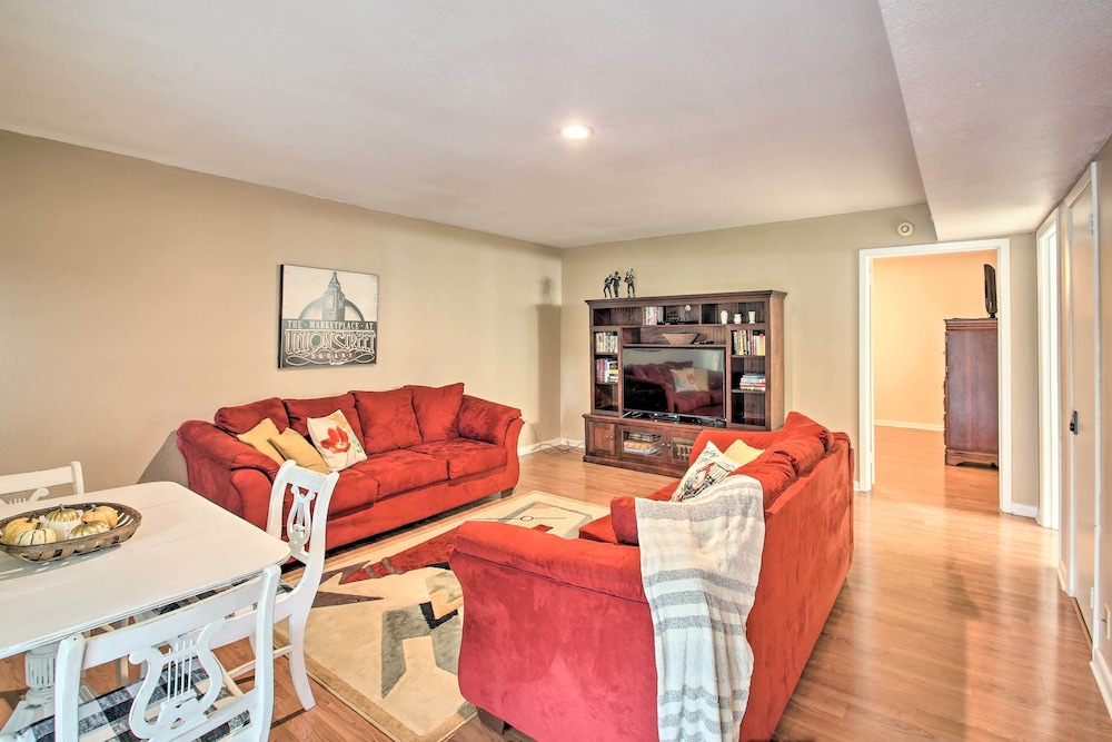 Townhome On Lake Desoto: Deck + Water Views! - Hot Springs Village, AR