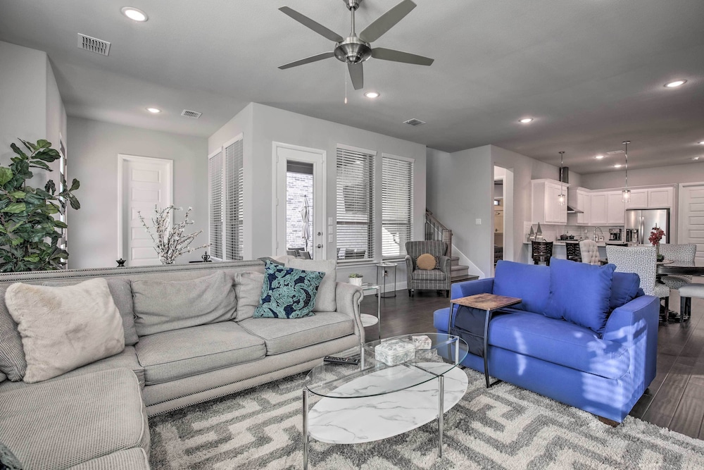 Patio & Game Room: Modern Home In Frisco - Plano, TX