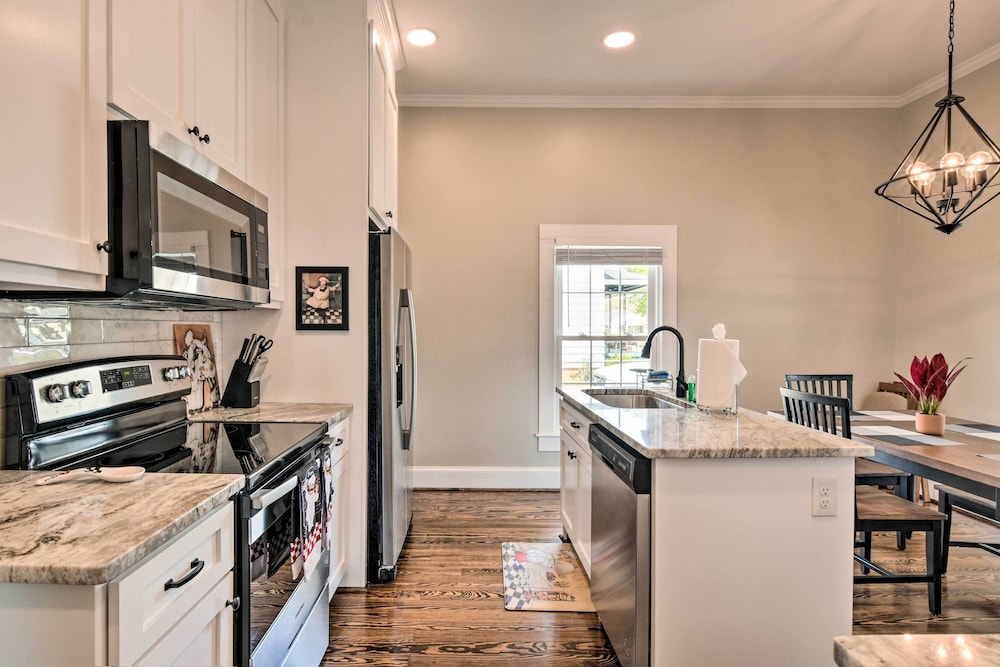 Ideally Located 'Penne Place' W/ Deck & Grill - Greenville, SC