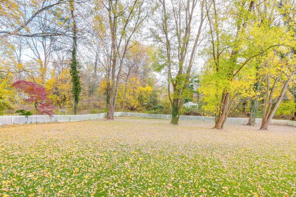 Historical Thurmont Escape W/ Furnished Deck! - Twin Lakes, Frederick