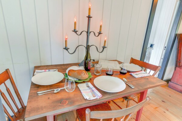 Historical Thurmont Escape W/ Furnished Deck! - Emmitsburg, MD