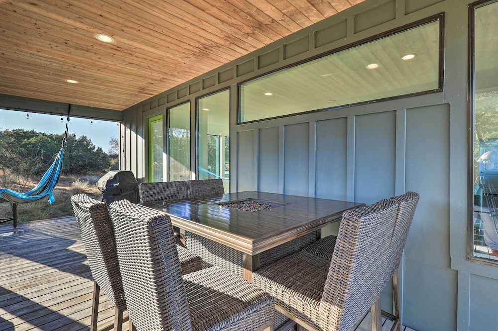 Modern 'Lakeview Hilltop Retreat' W/ Game Garage! - Granbury, TX