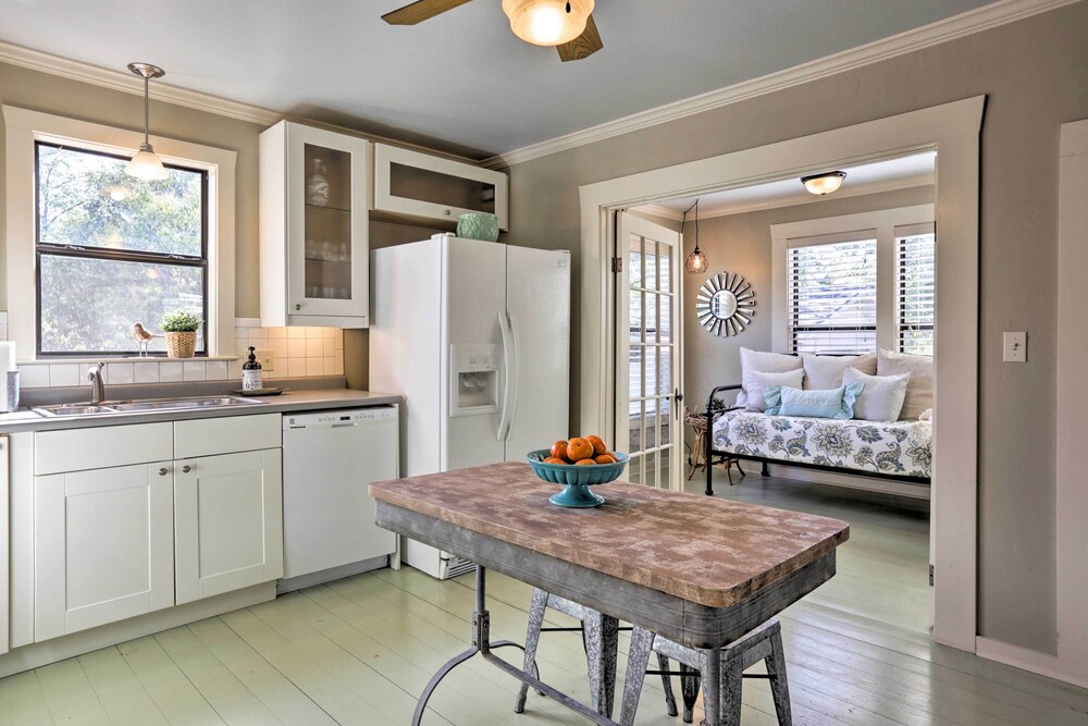 Fredericksburg Cottage W/ Grill - Walk To Main St! - Fredericksburg, TX