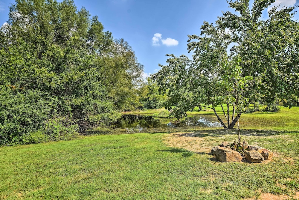 2 Mi To Lake Hamilton: Hot Springs Cabin Rental! - Hot Springs, AR