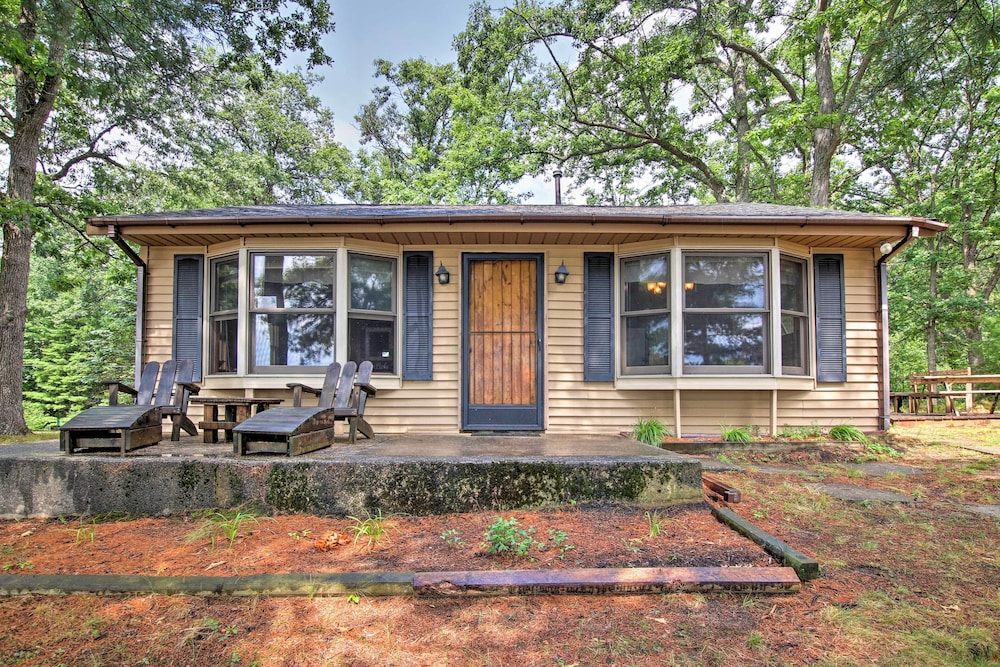 Baldwin Vacation Rental Cabin On Little Lake! - Baldwin, MI