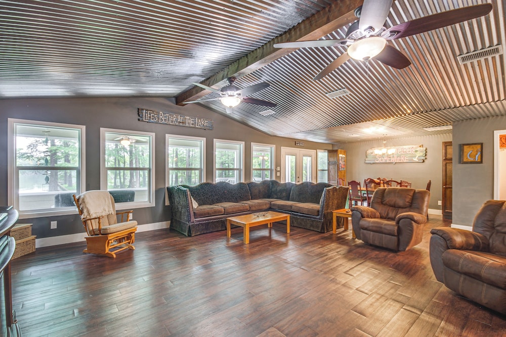 Ferriday Lakehouse W/ Private Dock, Deck, & Yard! - Ferriday, LA