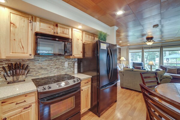 Waterfront Monticello Home W/ Fire Pit & Deck! - Borgo