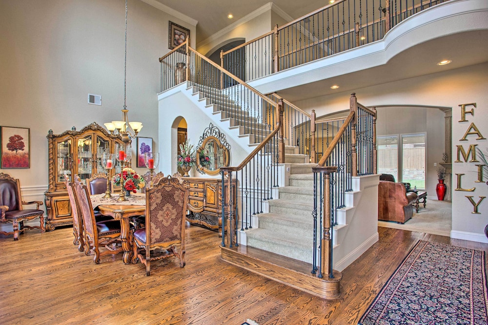 4 Mi To Grapevine Lake: Texas Home W/ Media Room - Southlake, TX