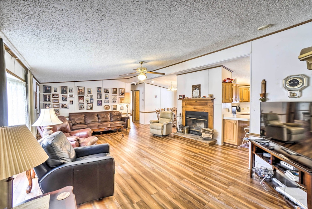 Rustic Family Home + Acreage ~ 20 Mi Hocking Hills - Lancaster, OH