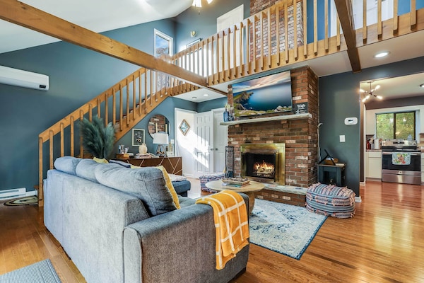 Hot Tub, Fire Pit & Barrel Sauna: Poconos Abode - Kalahari Indoor Waterpark, Pocono Manor