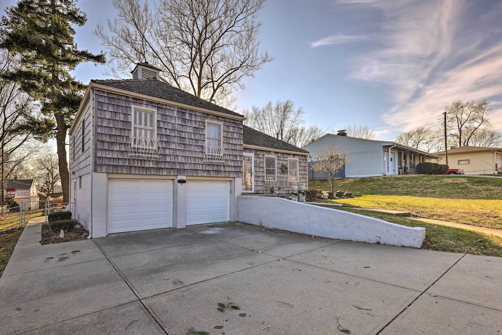 Cozy Kansas City Home W/ Yard - 9 Mi To Dtwn! - Kansas City