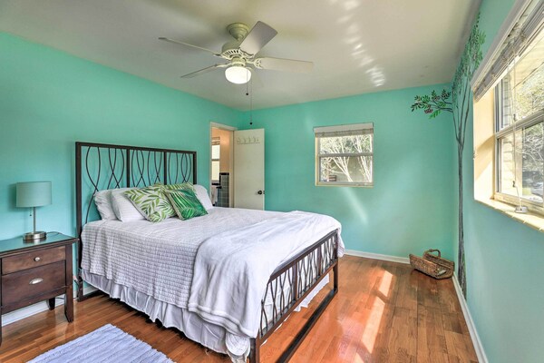 Lakeland Home W/ Large Backyard ~ 1 Mile From Fsc! - Lakeland, FL