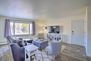 TV, console de videogame, livros