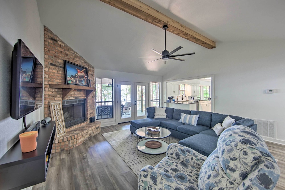 Luxe Lakehouse W/ Sunset Views On Lake Palestine! - Tyler, TX