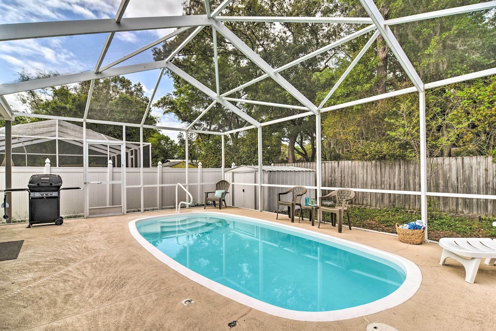 Coastal Getaway W/ Pool: 6 Mi To St Pete Beach! - St. Pete Beach, FL