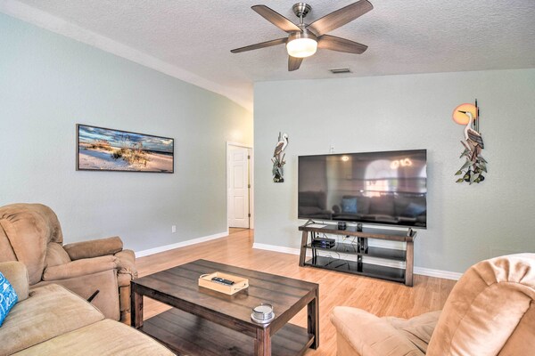 Coastal Getaway W/ Pool: 6 Mi To St Pete Beach! - Treasure Island, FL