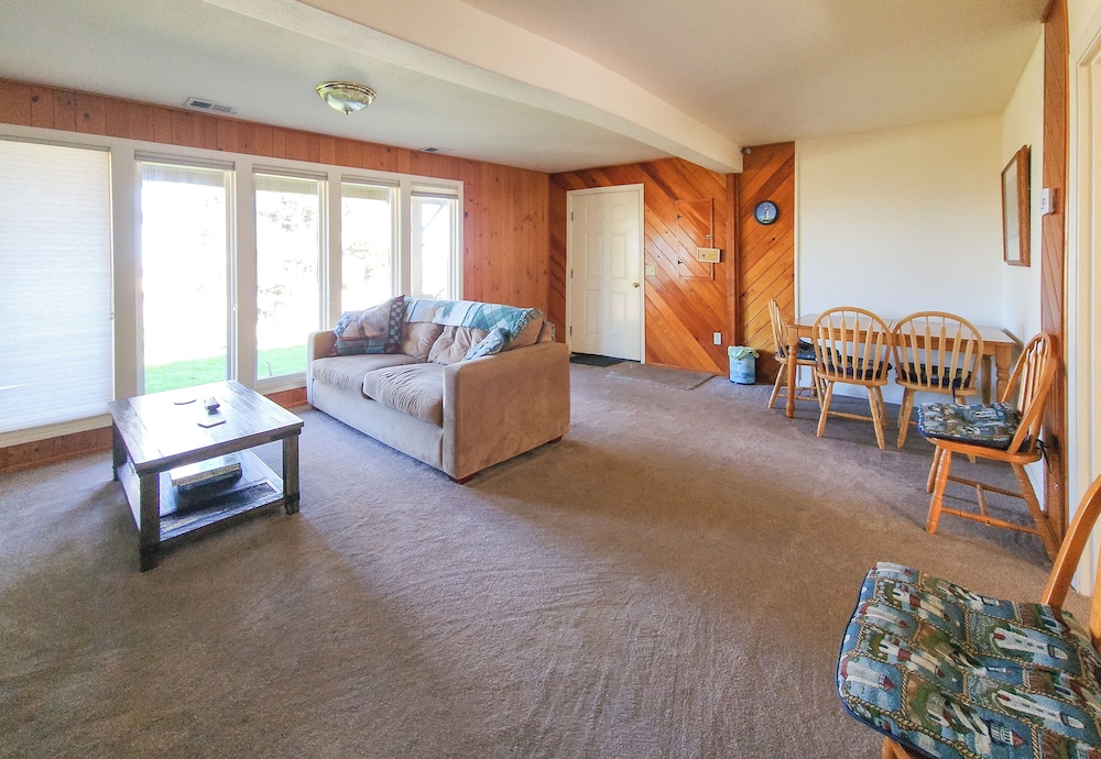 Fishermen's Paradise In Coos Bay: Walk To Beach! - Lighthouse Beach, OR