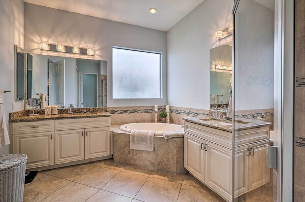 Private Hot Tub: Canal-front Home In Cape Coral! - Fort Myers, FL