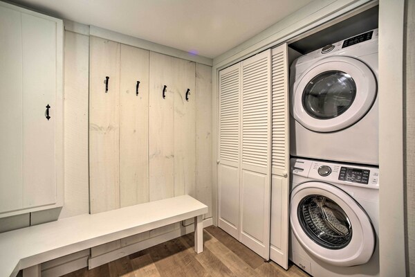 Sleek Cabin W/ Deck, 8 Miles To Mount Snow & Hikes - Vermont