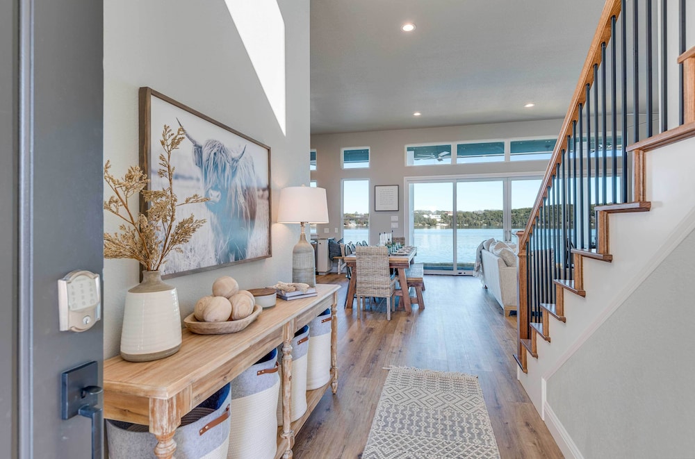 Lakefront Granbury Retreat W/ Patio & Fire Pit - Granbury, TX