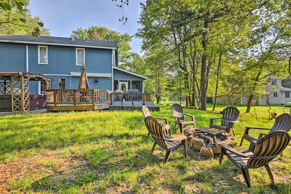 Lake Harmony Resort Home W/ Deck + Fire Pit! - Pocono Mountains, PA