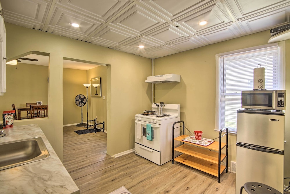 Royal Oak Hideaway: 15 Mi To Downtown Detroit! - Warren, MI