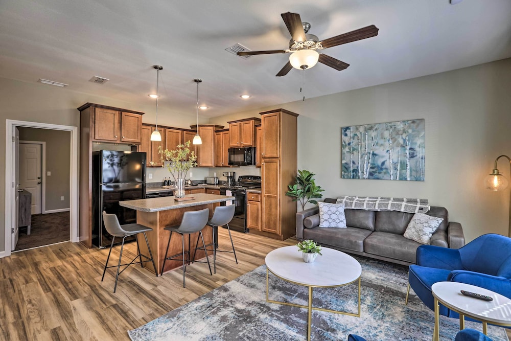 Ideally Located & Elegant Condo W/ Balcony! - Tallahassee, FL