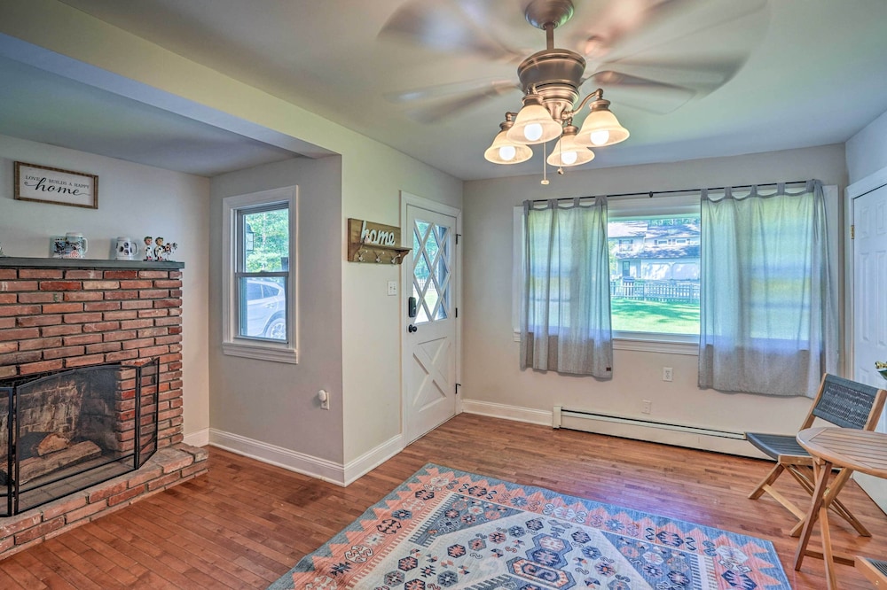 Pet-friendly Saratoga Springs Home W/ Pool! - Saratoga Springs, NY