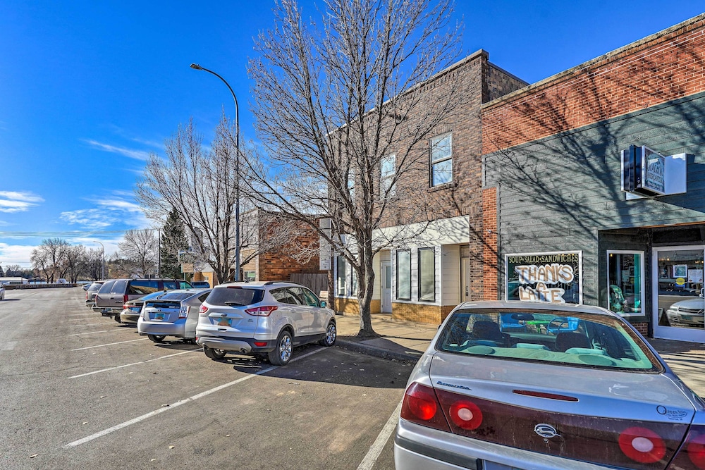 Pet-friendly Downtown Hettinger Apt W/ Yard! - North Dakota