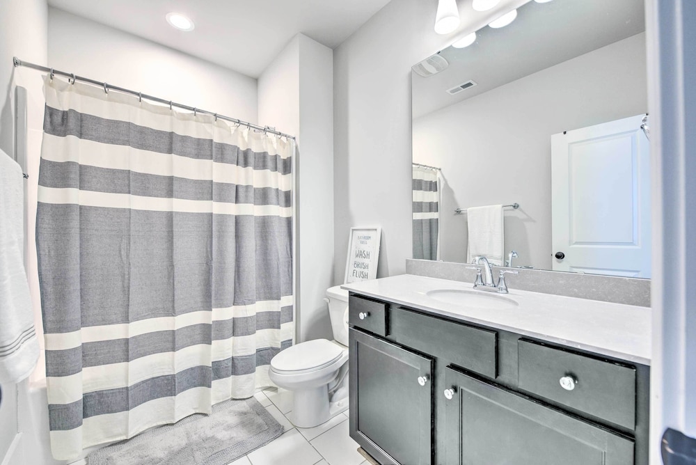 Modern Charlotte Home ~ 4 Mi To Downtown! - Charlotte, NC