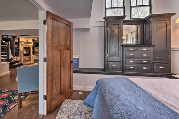 Big Cedar Lake House: Views, 100 Ft To Water! - Hubertus, WI