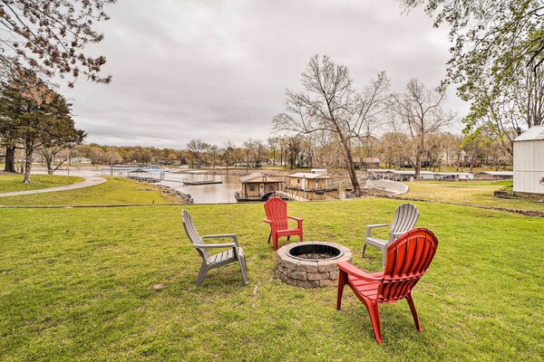 Kayaks & Boat Dock: Waterfront Home In Grove - Twin Bridges State Park, Fairland