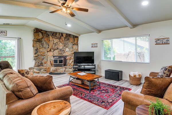 Furnished Deck & Fire Pit: Sherwood Forest Cabin - Brentwood Lake, Twain Harte