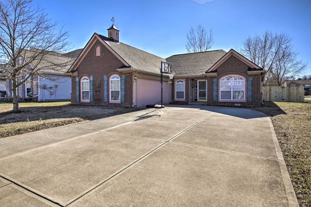 Family Home W/ Yard ~ 15 Mi To Downtown! - Mooresville, IN