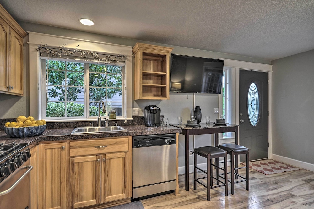 Chic Battle Ground Apartment ~ 18 Mi To Vancouver! - Battle Ground Lake State Park, Battle Ground