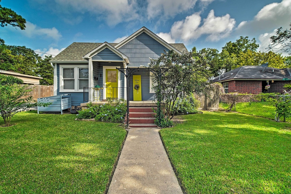 Pet-friendly Brenham Cottage W/ Yard! - Brenham, TX