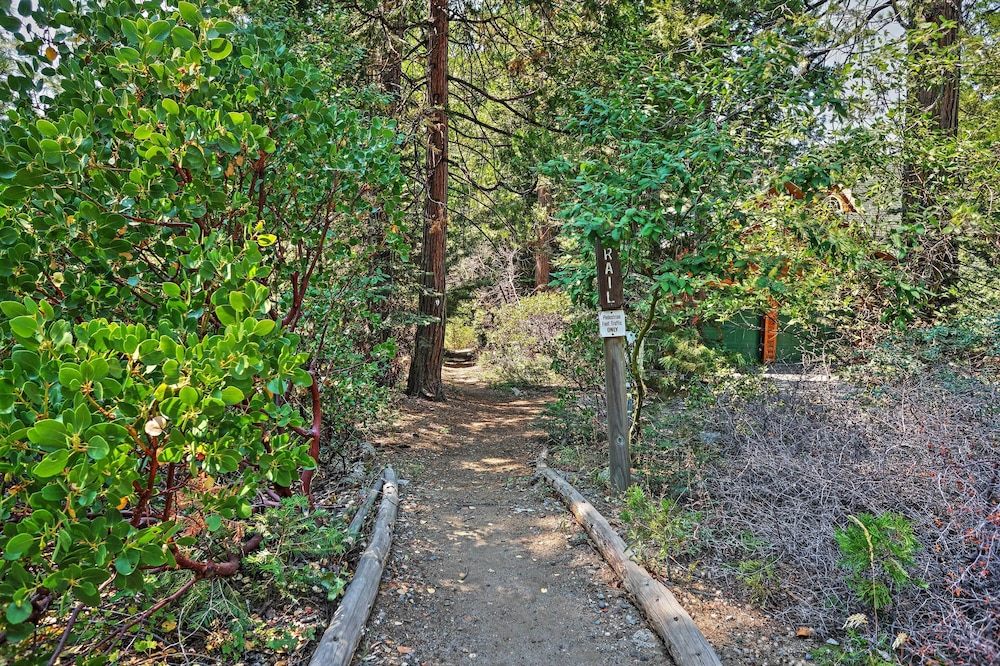 Hot Tub, Deck & Trail Access: Shaver Lake Cabin - Shaver Lake, CA