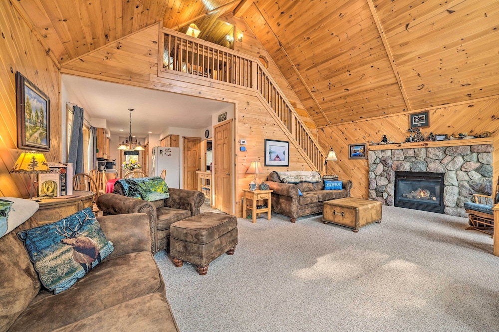 Lakefront Hawks Getaway - Fire Pit & Kayaks! - Rogers City, MI