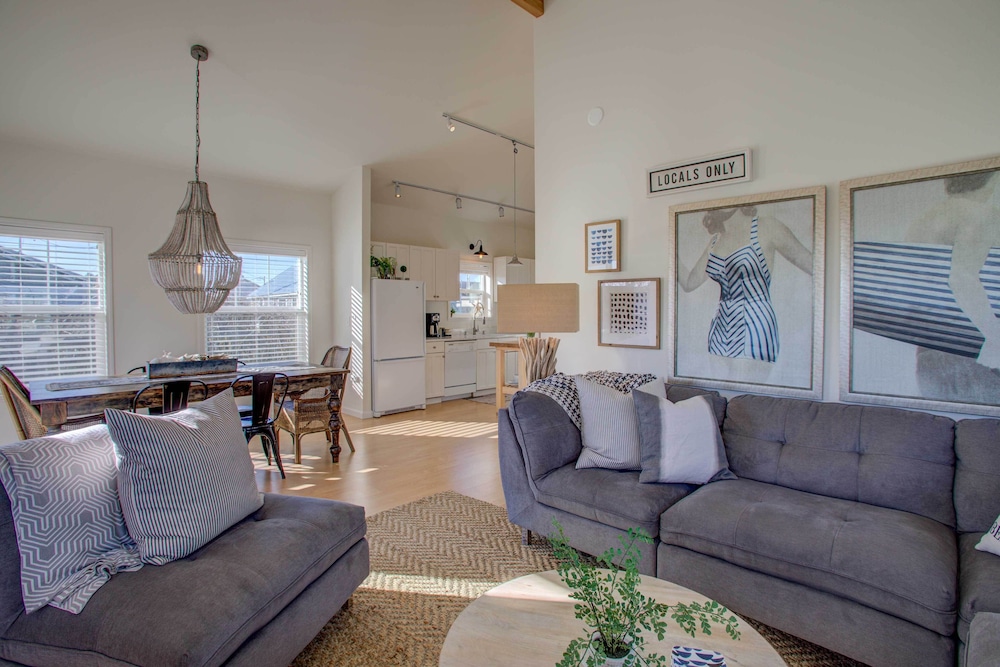 Chic 'Summer House Cottage' Walk To Ocean! - Pacific Beach, WA