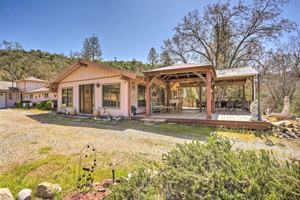 Gorgeous Oakhurst Retreat W/ Swimming Hole! - Oakhurst, CA
