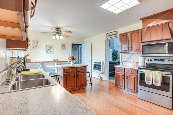 Grill, Yard & Fire Pit: Huntsville Gem W/ Views - Indian Lake, OH