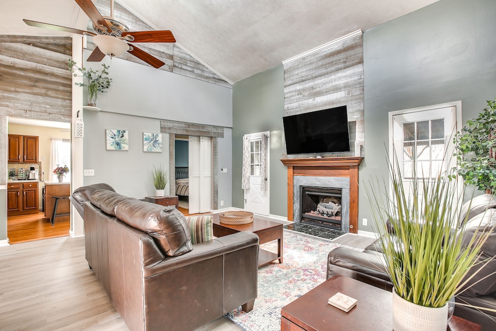 All-season Indian Lake Home W/ Covered Deck! - Lakeview, OH