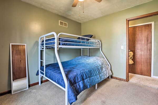 All-season Indian Lake Home W/ Covered Deck! - Indian Lake, OH