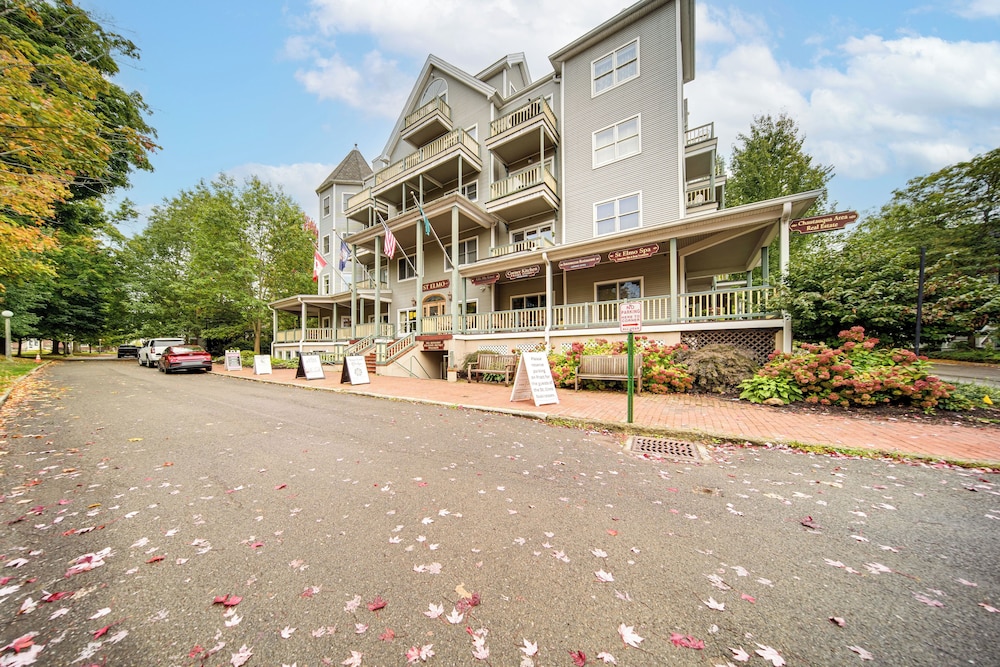 Experience Chautauqua! Newly Renovated Studio - Chautauqua, NY