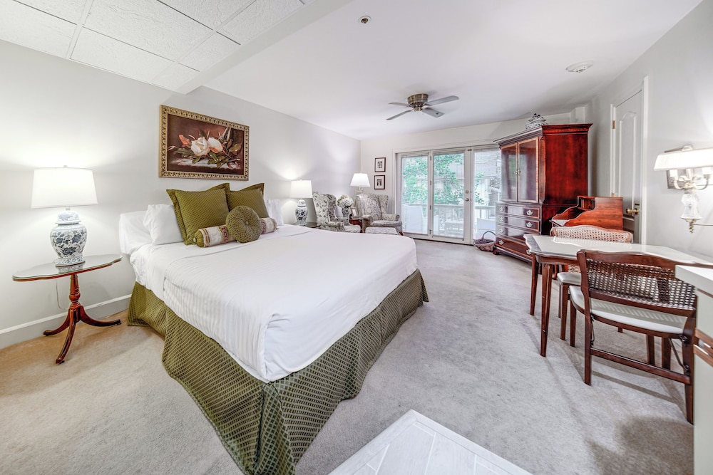 Experience Chautauqua! Newly Renovated Studio - Chautauqua Lake, NY