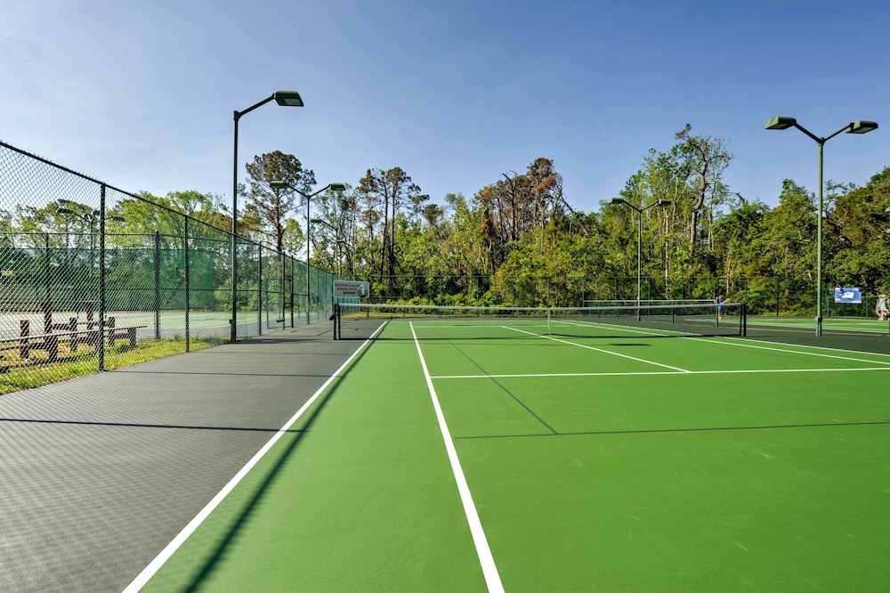 Folly Field Beach Access: Resort Condo W/ Pools - Hilton Head Island, SC