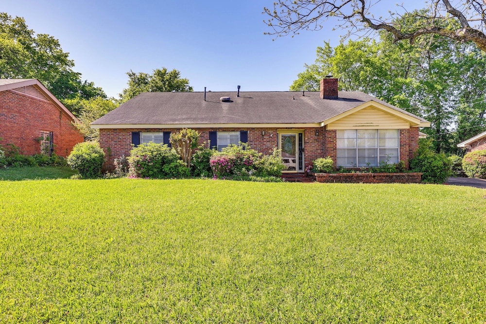 Spacious Downtown Montgomery Home W/ Yard, Patio! - Montgomery, AL