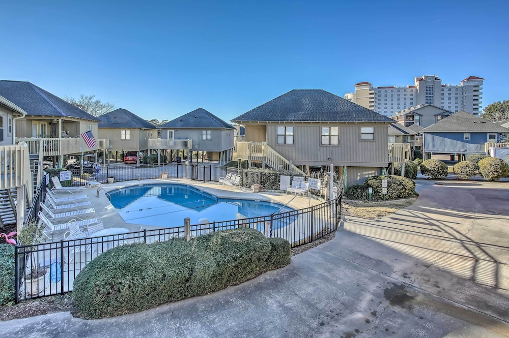 Walk To Beach: Dog-friendly Myrtle Beach Cottage! - Myrtle Beach, SC